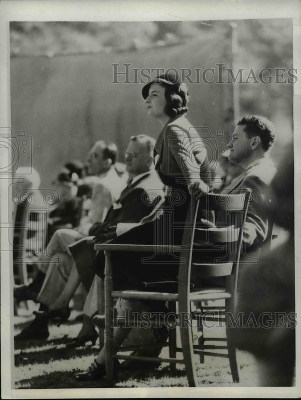 1932 Press Photo Mr. and Mrs. James O'Gorman, Jr. watching the tennis ...