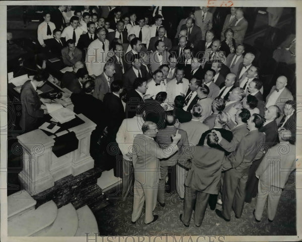 1947 Press Photo Wash DC Rep J Percy Priest of TN as Senate adjourns ...