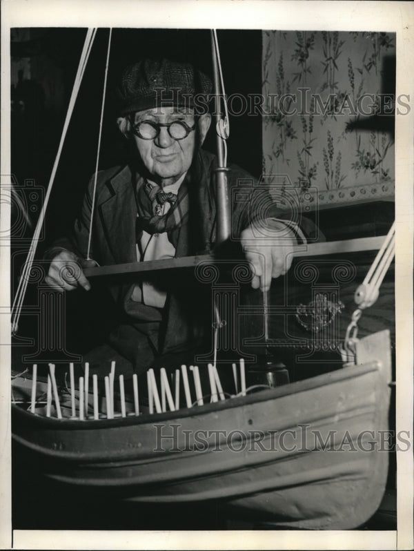 1944 Press Photo Henry F Rottmer inventor to eliminate hazards of seaf ...