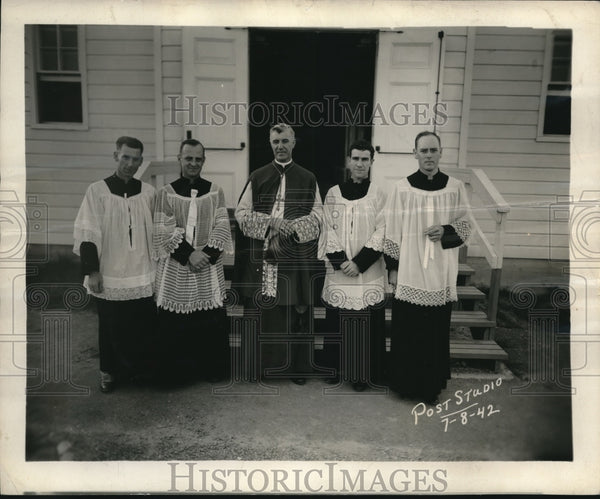 1945 Press Photo Catholic chaplains of branch Immaterial replacement t ...