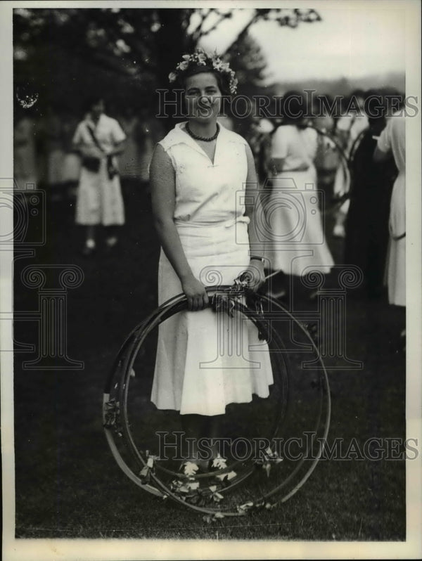 1933 Press Photo Josephine Williams President of Class as Queen of the ...
