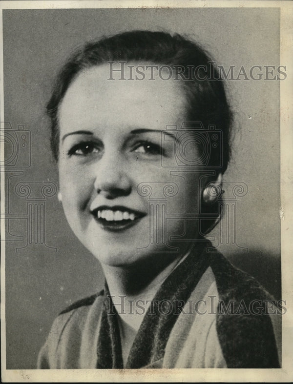 1934 Press Photo Irene Trainor football contest winner - Historic Images