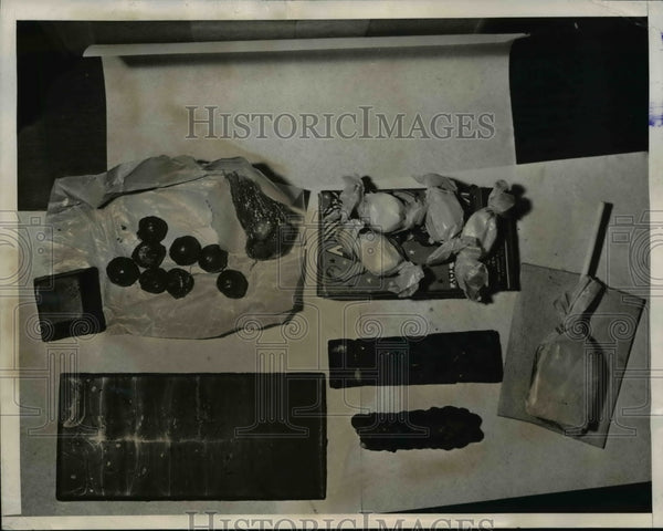 1944 Press Photo of candy. - Historic Images