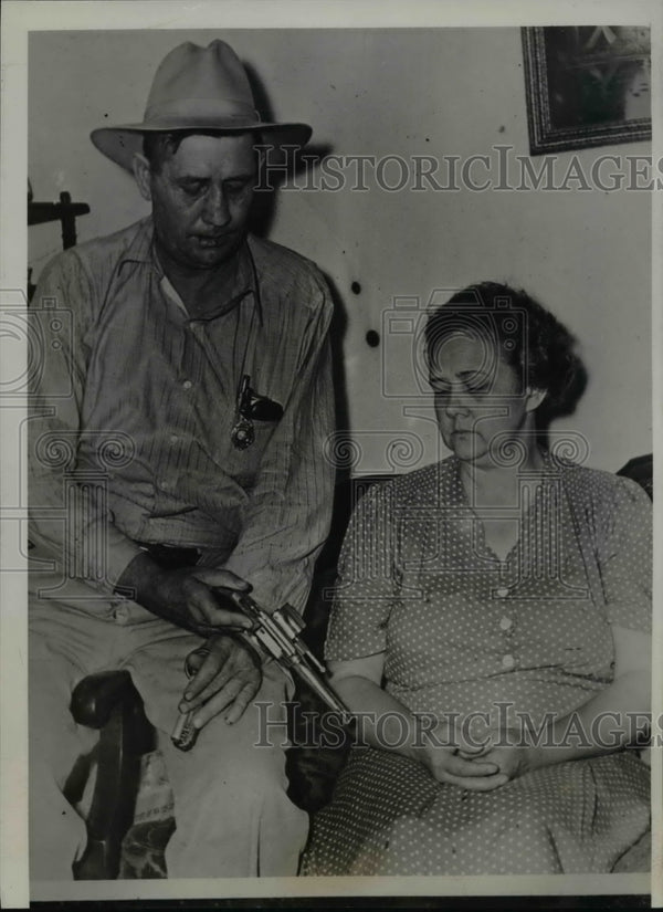 1939 Press Photo Ethel McCracken & Husband Claude, Mayes County Jail G ...