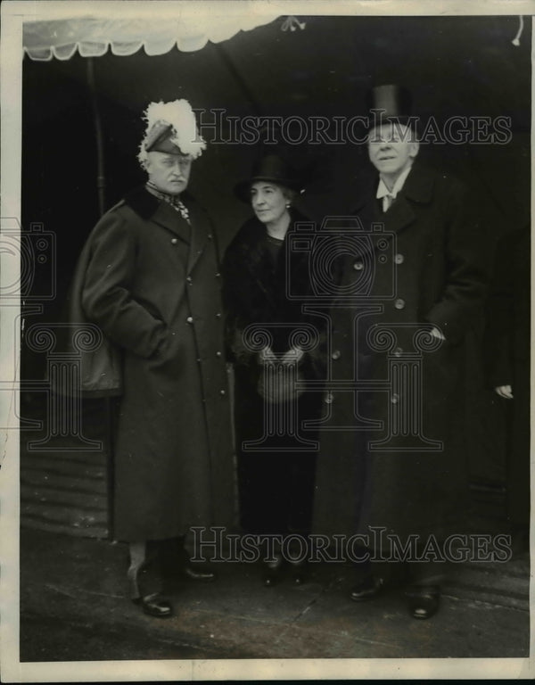 1925 Sir Esme and Lady I. Howard, and Lord Cecil at White House Recp ...
