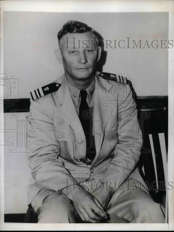 1943 Press Photo Lt. Comdr. John Vogt just after shooting daughter's a ...