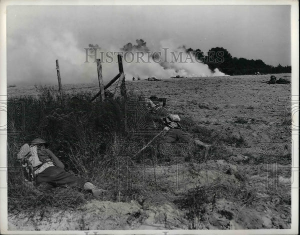 1941 Press Photo Attacking soldiers of the 13th Infantry at Columbia S ...