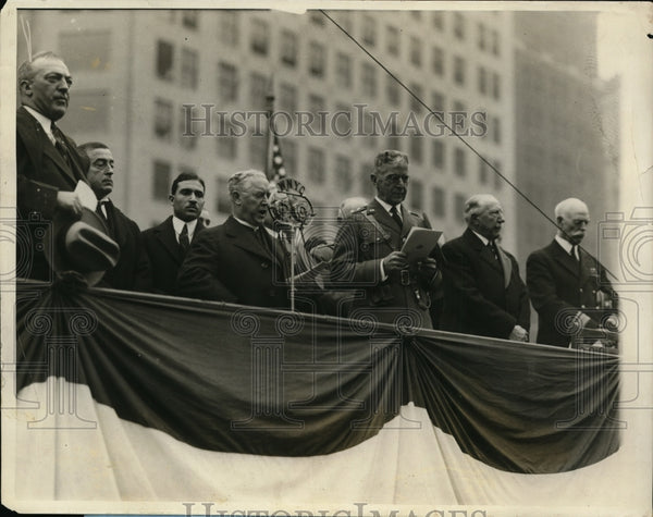 1927 Press Photo Right Reverend John Chidwick offers prayer during obs ...