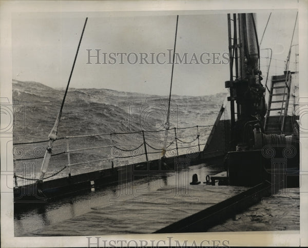 1939 Press Photo New York SS American Trader riding high waves on open ...