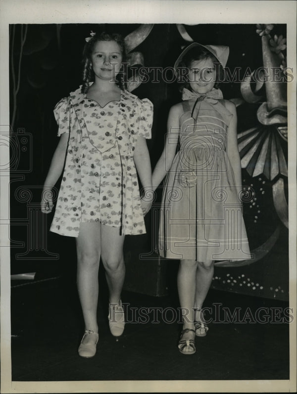 1939 Press Photo New York Doris Berman & Lily Lawes model clothing NYC ...