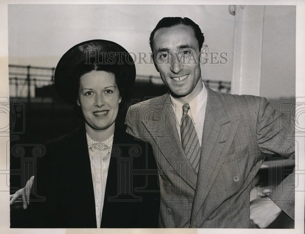 1937 Press Photo New York Mr & Mrs Sidney Lipton Arrive on The Berenga ...