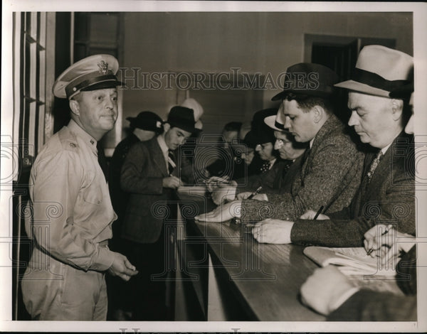 1936 Press Photo New York Major Bell, Commander, questioned by Reporte ...