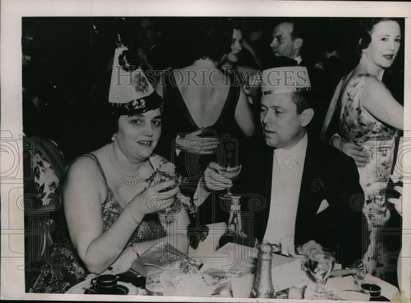 1937 Press Photo New York Mr & Mrs Edward Hurd Celebrate New Year at W ...
