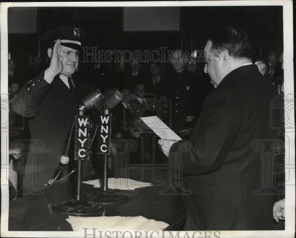 1942 Press Photo Mayor F. H. LaGuardia Swearing in Pat Marsico Correct ...