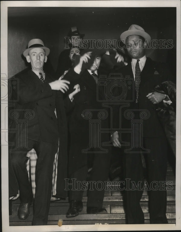 1939 Press Photo New York Ed Okin Ejected From Madison Garden Mass Mee ...