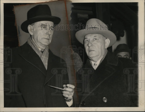 1944 Press Photo Frank Starr Williams, Al Brodie Leaving St. Luke's Ho ...