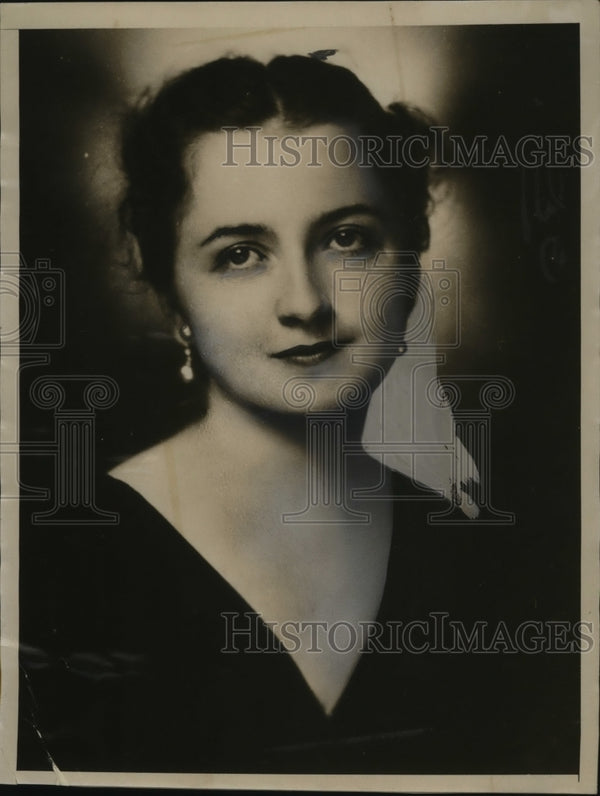 1935 Press Photo Christina Shepherd of N.Y. State College received sch ...