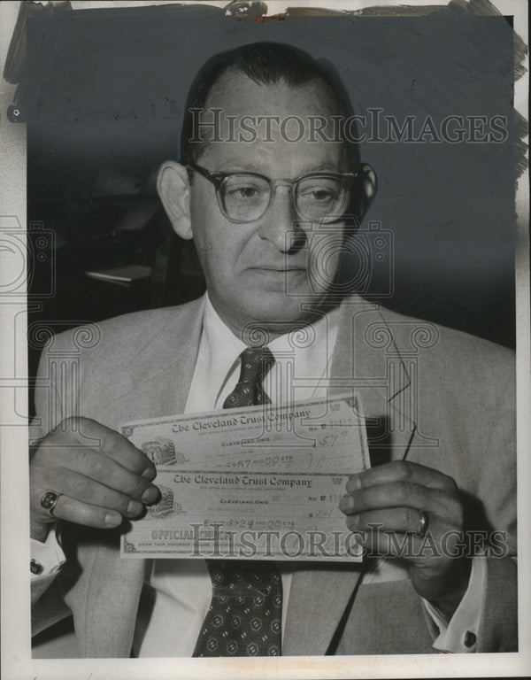 1955 Press Photo Henry Rosenberg & checks for box seats in Cleveland ...