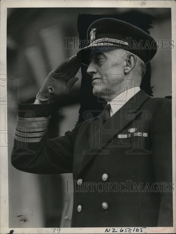 1952 Press Photo Vie Admiral RL Ghormleu USN in Aukland UN parade - ne ...