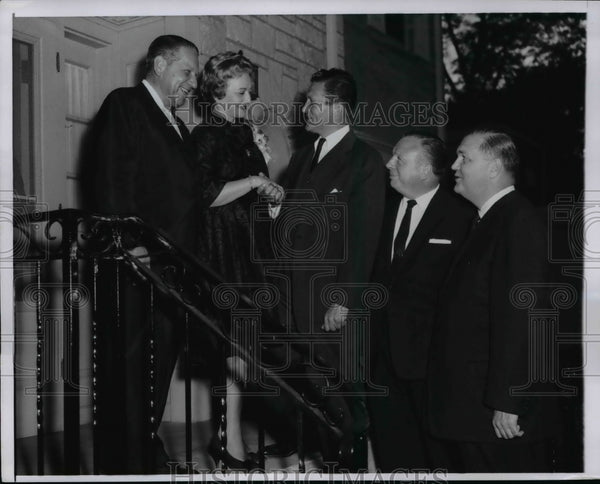 1960 Press Photo Samuel Shapiro And His Wife Welcome Otto Kerner ...