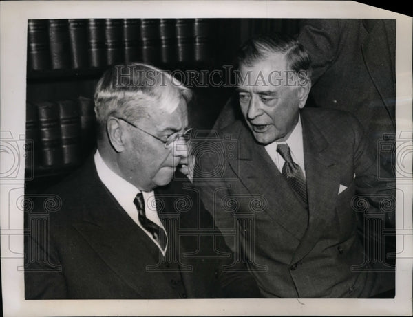 1939 Press Photo Senators Hiram Johnson, Key Pittman at Senate-House C ...