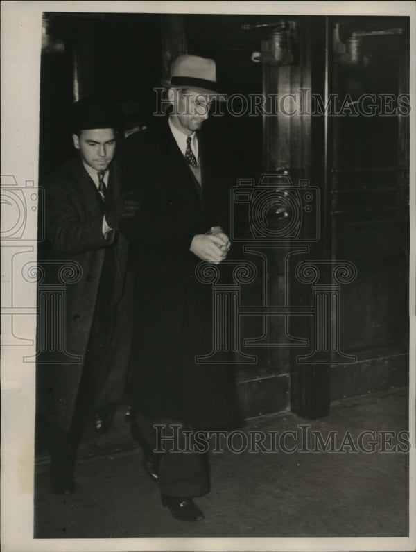 1940 Michael Beirne arrives at Federal Court to be arraigned - Historic ...