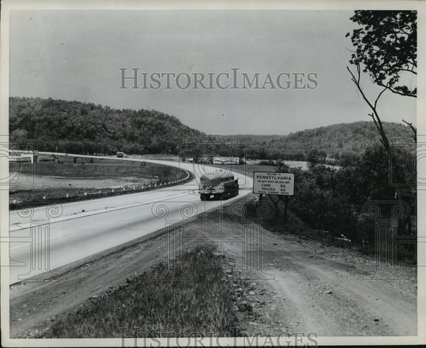 Pennsylvania Truck enters Pennsylvania on Route 611 - Historic Images