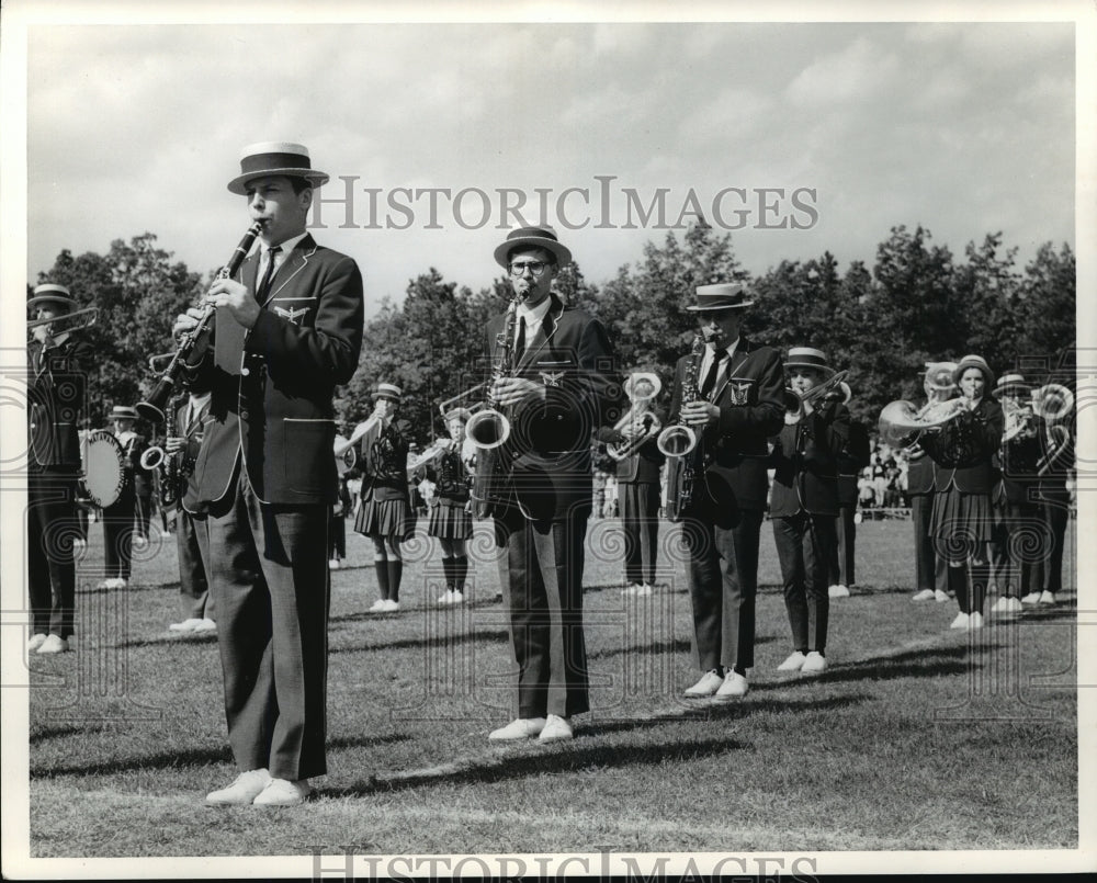 Press Photo Marching band of Matawan Regional High School puts on a sh ...
