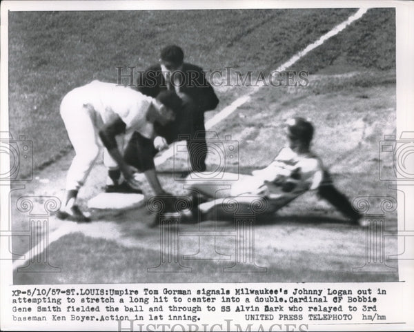 1957 Press Photo St Louis Mo Ump T Gorman calls Braves Logan out vs Ca ...