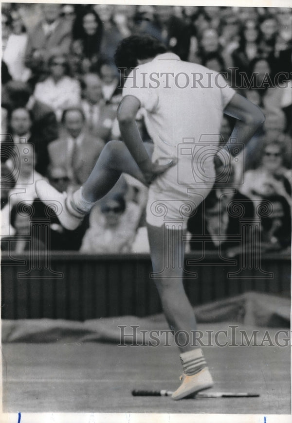 1970 Press Photo Clark Graebner Hit by Ball, Wimbledon Tennis Match, E ...