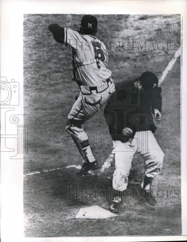 1961 Press Photo Pirate Bob Friend home safe as Charlie Lau try to cat ...
