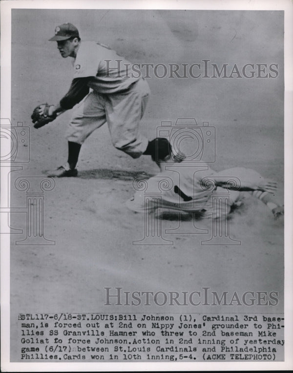 1951 Press Photo Cardinal Bill Johnson out at 2nd vs Mike Goliat of Ph ...