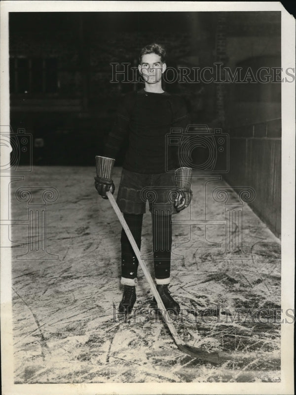 1929 Press Photo HW Cook left wing of Princeton hockey team - nes22347 ...