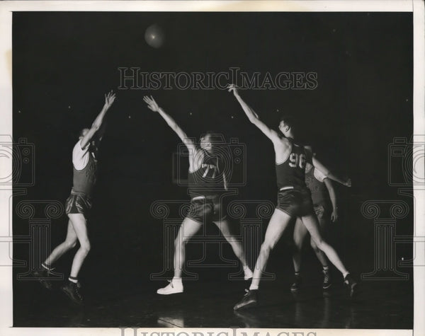 1942 Press Photo Roger Hicks, Don Ray of Ky vs Buck Sydnor of W Va - n ...