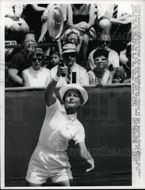 1967 Press Photo Nancy Richey vs Virginia Wade in Wightman Cup tennis ...