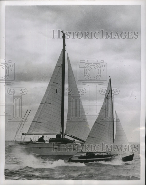 1954 Press Photo Jolly Boat beats Eb and Flo in the Cowes Regatta - ne ...