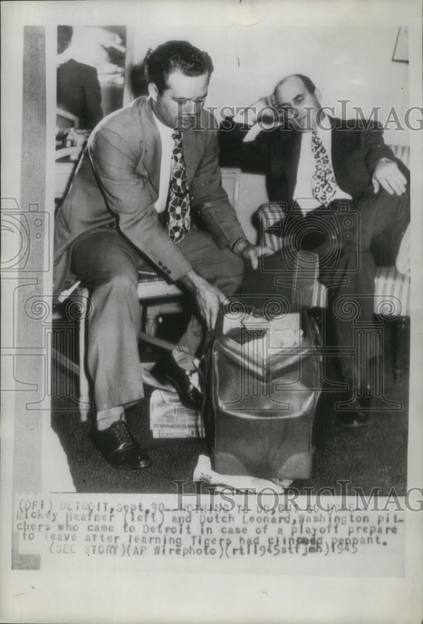 1945 Press Photo Washington pitchers Mickey Heafner and Dutch Leonard ...