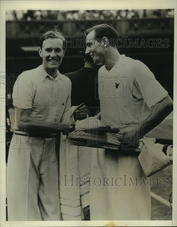 1935 Press Photo Baron G. Von Cramm Congratulates Fred Perry After Def ...