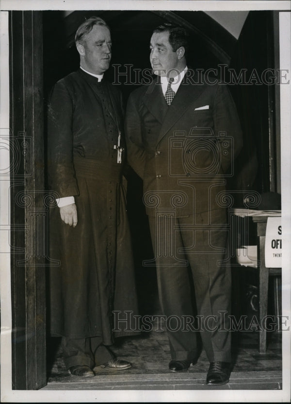 1937 Press Photo Golfer John Montague, Father Eugene Sweeney at NY chu ...