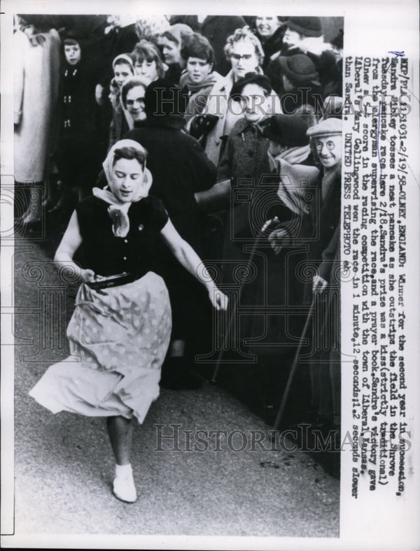 1958 Press Photo Sandra Sibley in Pancake toss race at Olney England ...