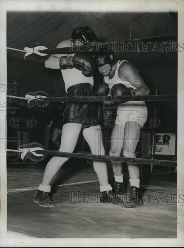 1934 Barney Ross vs Phil Rafferty train for Jimmy McLarnin bout ...