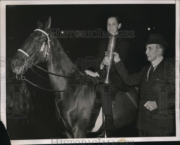1938 Arthur Plant Jr on Two Point Five gets ASPCA trophy R Welling ...