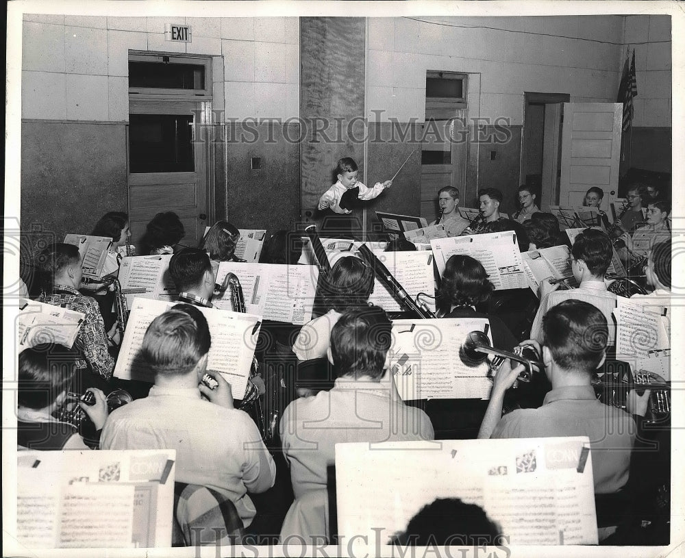 1951 Press Photo Edward, Child Prodigy, waves his baton - nex01329 ...