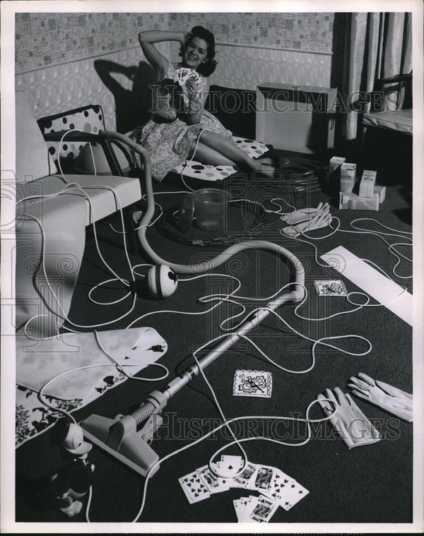 1956 Press Photo Model Marjorie Walker With Vinyl Plastic Display at H ...