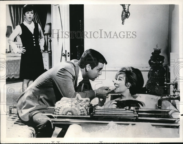 1970 Press Photo MaryT Moore, Rbt Wagner, Glynis Johns in Don't Just S ...