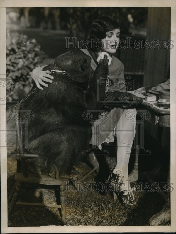 1927 Press Photo Mary the Chimpanzee & Ardath Gailor at Luna Park Zoo ...