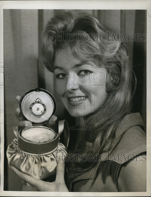 1959 Press Photo Model Ute Richter at International Leather goods Fair ...