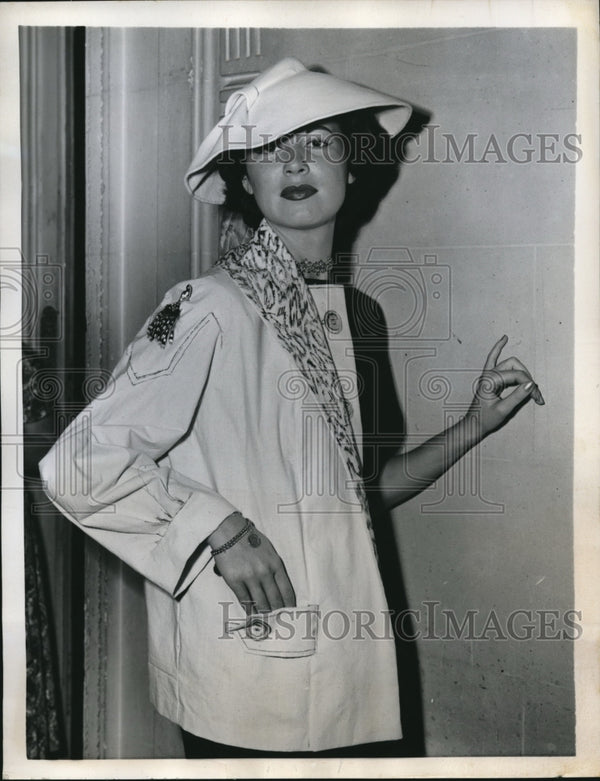 1954 Press Photo Paris France Designer Alwyn Gamble's new fashions mod ...