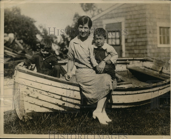 1927 Press Photo Clara Sharpe Hough, author of Leif the Lucky & son ...