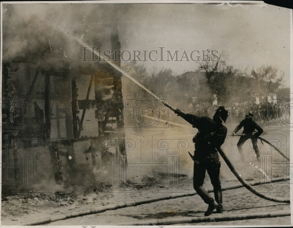 1927 Constantinople fire being extinguished - Historic Images